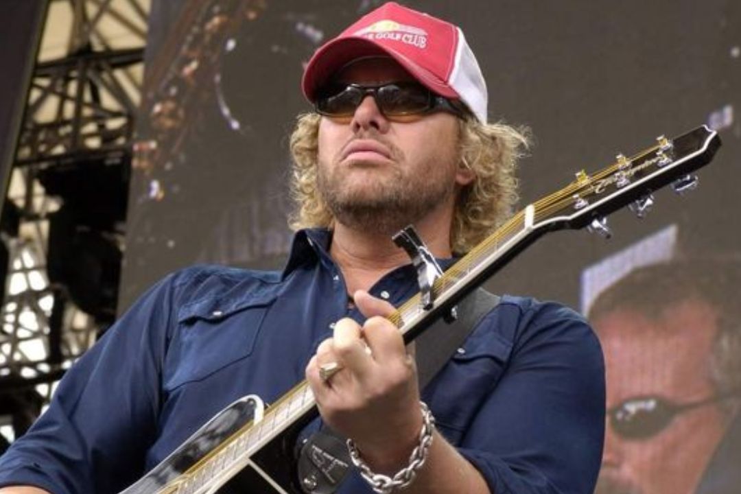 Toby Keith - Every Time I Drink I Fall In Love - OldiesButGoodies