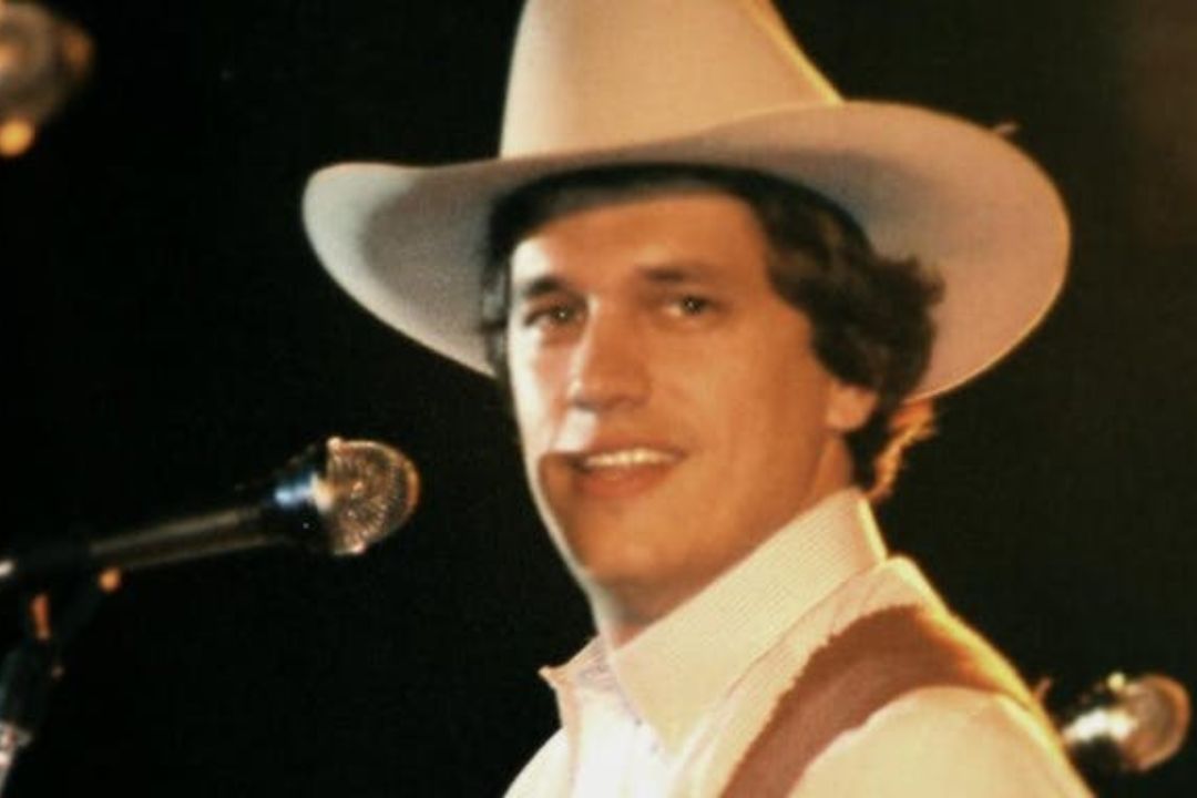 George Strait - When You're A Man On Your Own - OldiesButGoodies