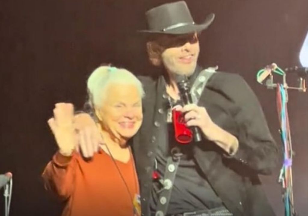 Mama Come Quick - Toby Keith - OldiesButGoodies