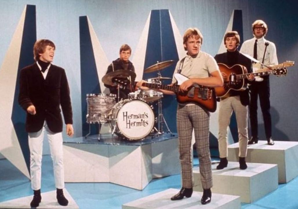 Herman's Hermits - I'm Into Something Good - OldiesButGoodies