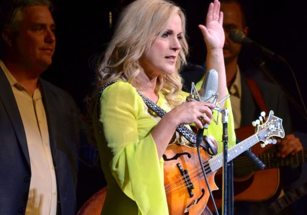 Rhonda Vincent - "An Old Memory Found Its Way Back" - OldiesButGoodies