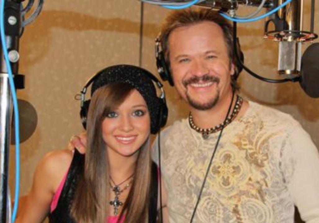 Travis Tritt Duet with daughter Tyler Reese "Sometimes Love Just Ain't ...