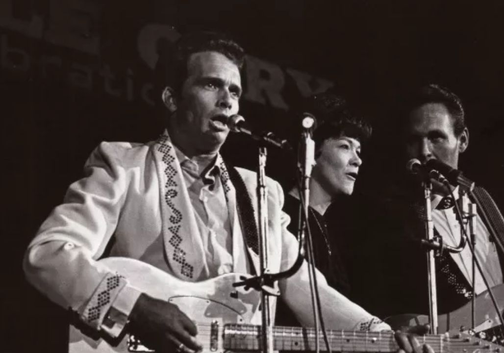 A Heartfelt Tribute: Merle Haggard – "Mother, The Queen of My Heart ...
