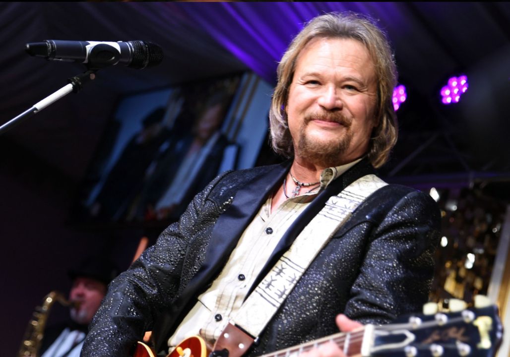 Travis Tritt - "Ten Feet Tall And Bulletproof" - OldiesButGoodies