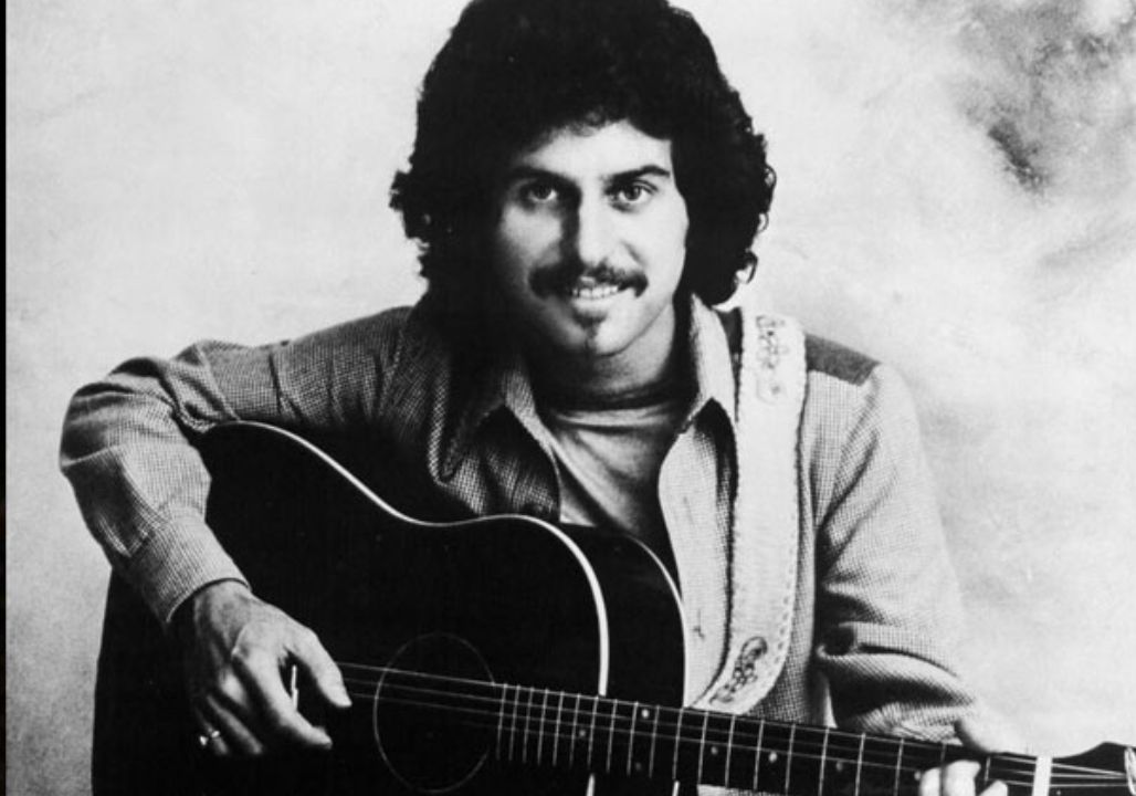 Johnny Rivers - Slow Dancing Swayin To The Music - OldiesButGoodies