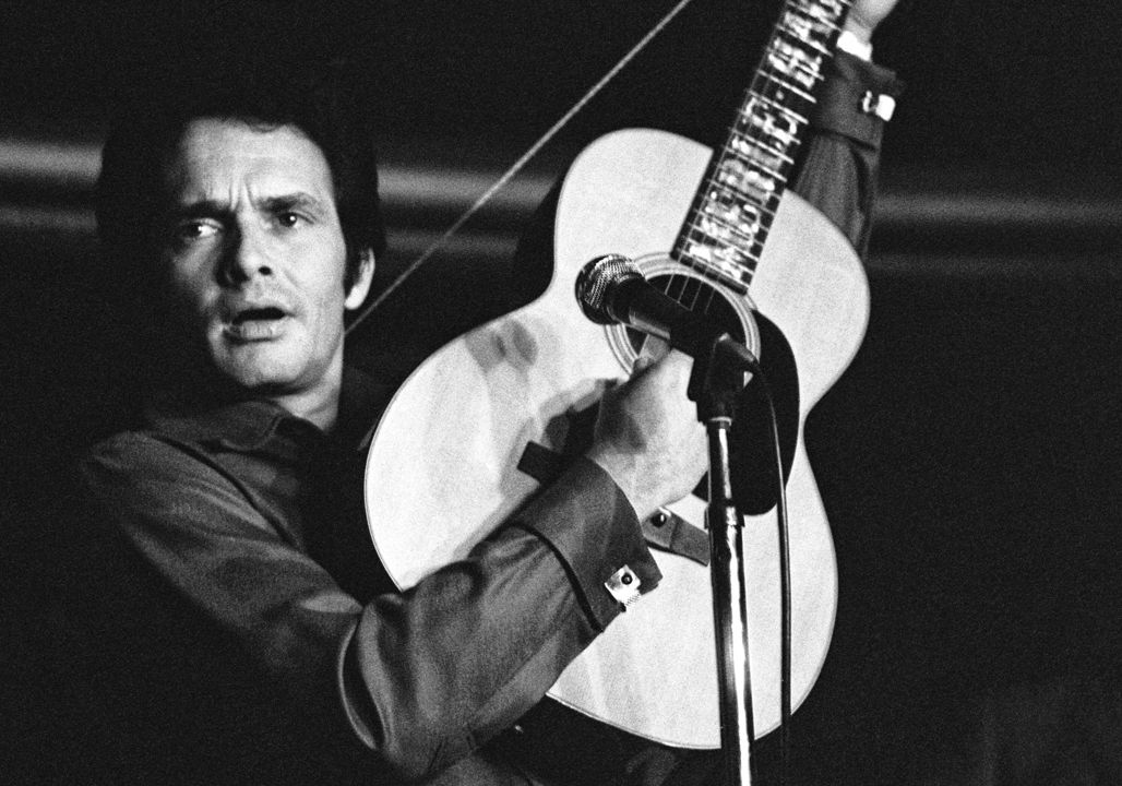 Merle Haggard - "The Farmer's Daughter" - OldiesButGoodies