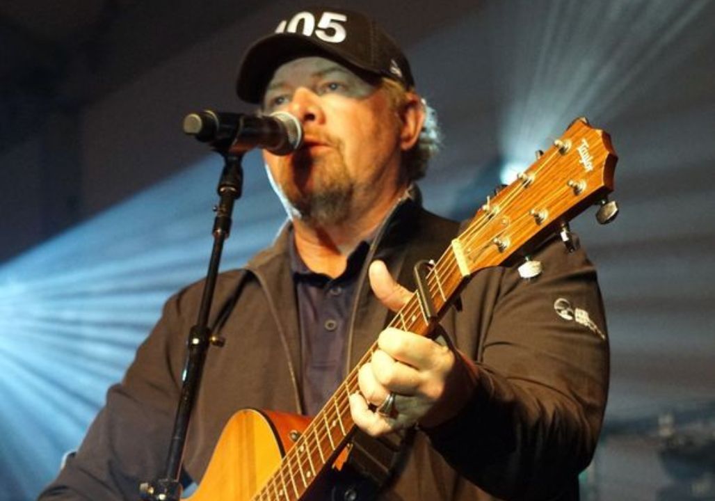 It was a Friday night in a dusty Oklahoma bar, the kind where the ...