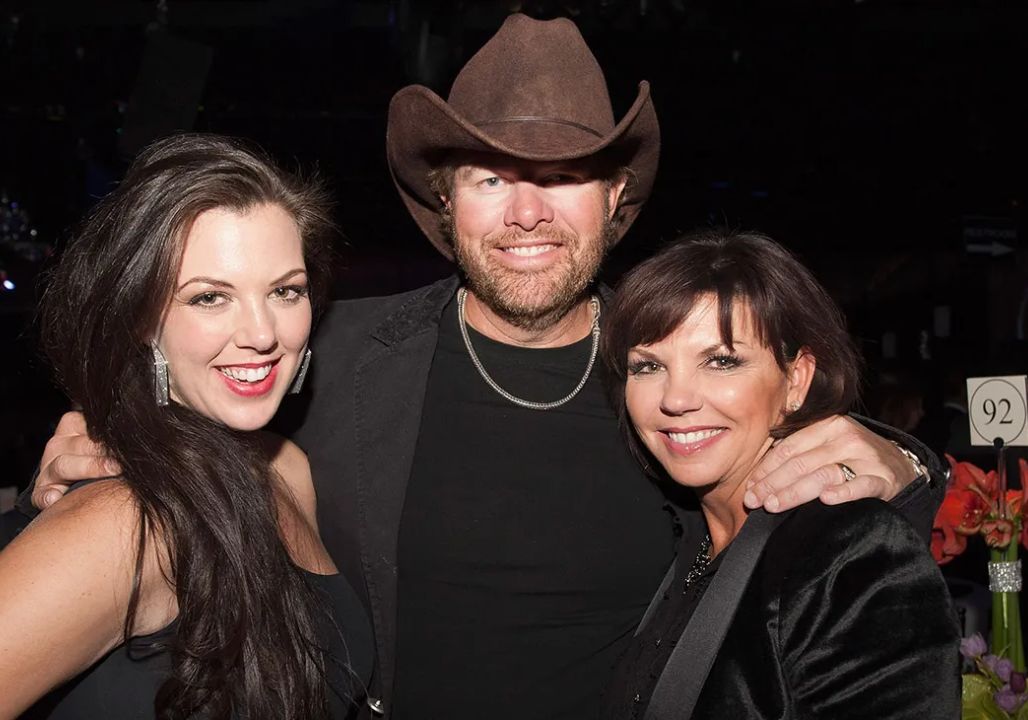 “Toby Keith’s Daughter Stuns the World: After Years Away from the Stage ...
