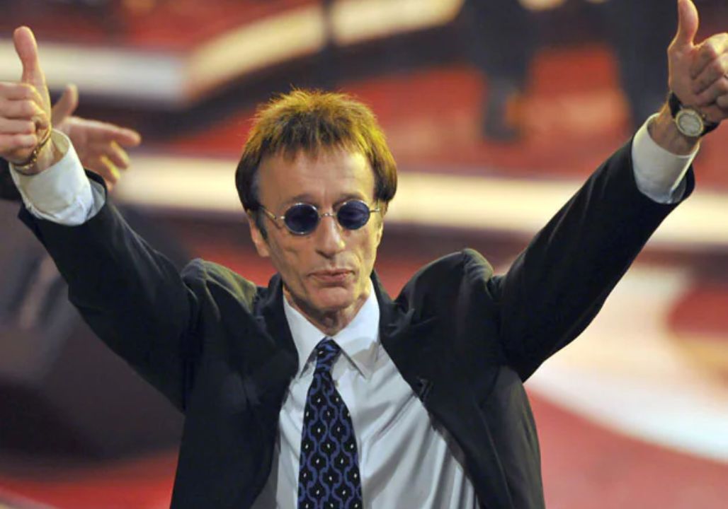 “Don’t Cry Alone” – The Final Song Robin Gibb Left Behind… A Farewell ...